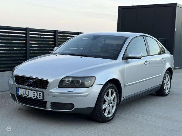 Volvo S40 2005 in Vilnius, with an engine capacity of 2.00 L and mileage of 279 thousand km for 850 €, photo 1 on AUTOMOTO.COM.LV