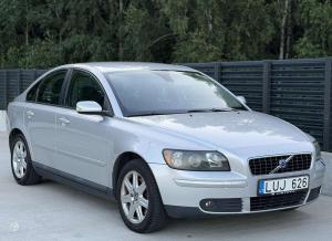 Volvo S40 2005 in Vilnius, with an engine capacity of 2.00 L and mileage of 279 thousand km for 850 €, photo 3 on AUTOMOTO.COM.LV