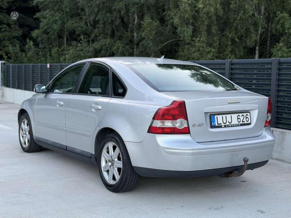 Volvo S40 2005 in Vilnius, with an engine capacity of 2.00 L and mileage of 279 thousand km for 850 €, photo 4 on AUTOMOTO.COM.LV