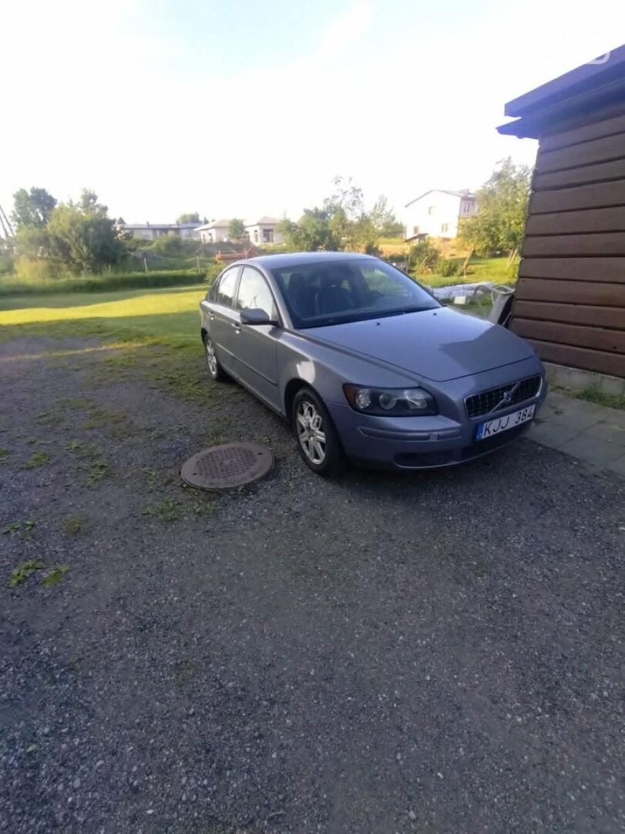 Volvo S40 2005 Viļņa, ar dzinēja tilpumu 2.00 L un nobraukumu 324 tūkst. km par 1100 €, foto 3 vietnē AUTOMOTO.COM.LV