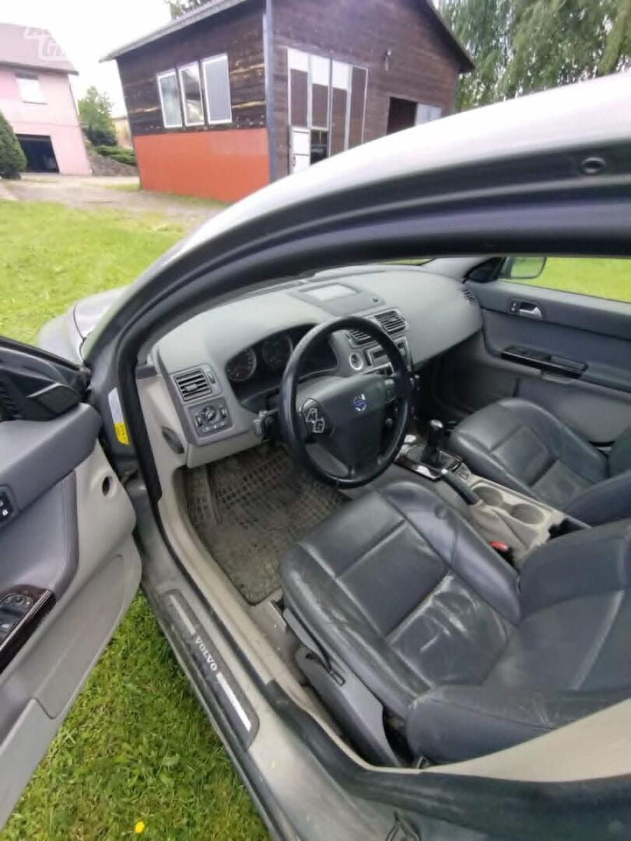 Volvo S40 2005 Viļņa, ar dzinēja tilpumu 2.00 L un nobraukumu 324 tūkst. km par 1100 €, foto 5 vietnē AUTOMOTO.COM.LV