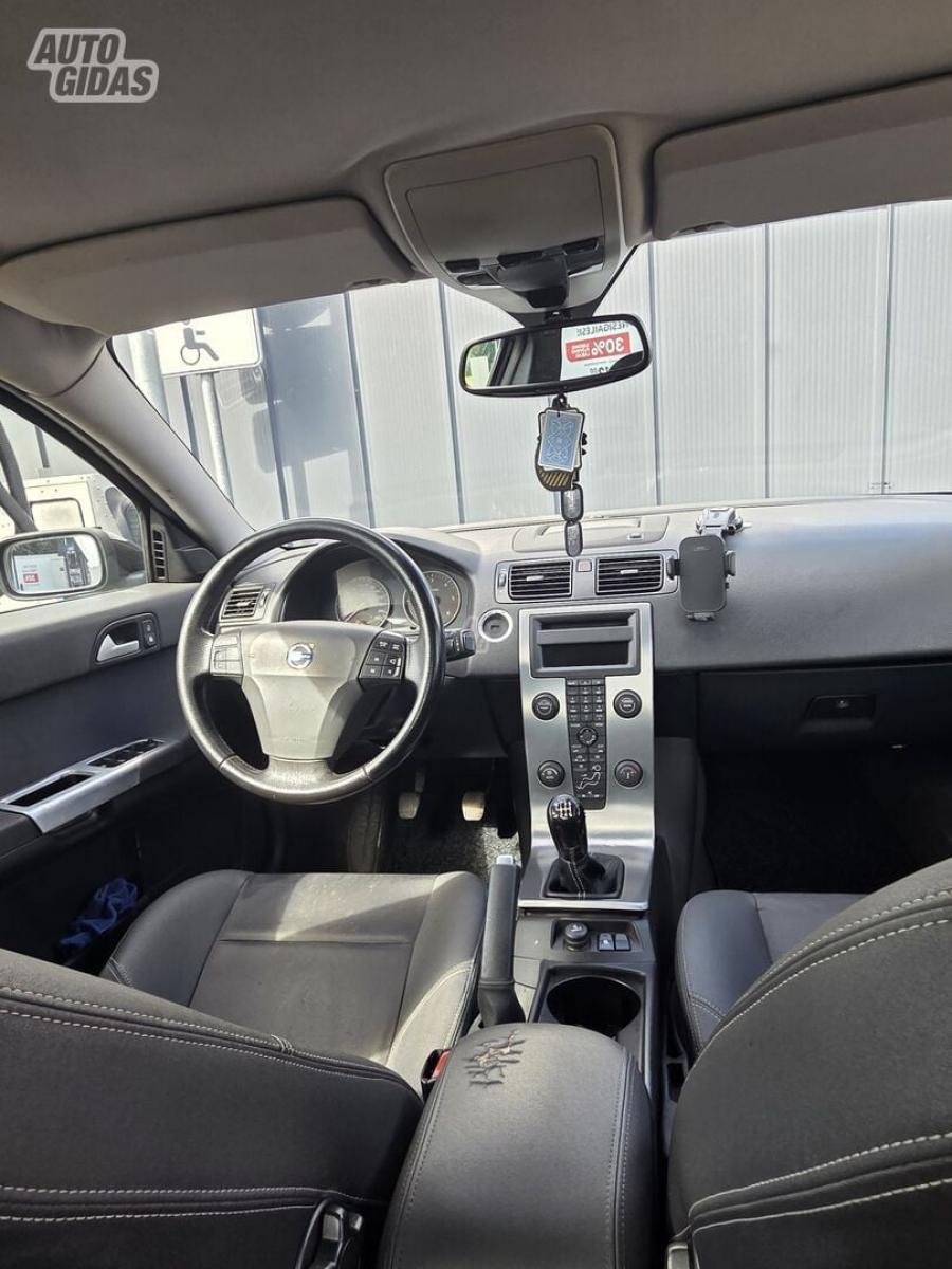 Volvo S40 2005 in Klaipeda, with an engine capacity of 2.00 L and mileage of 354 thousand km for 1650 €, photo 21 on AUTOMOTO.COM.LV