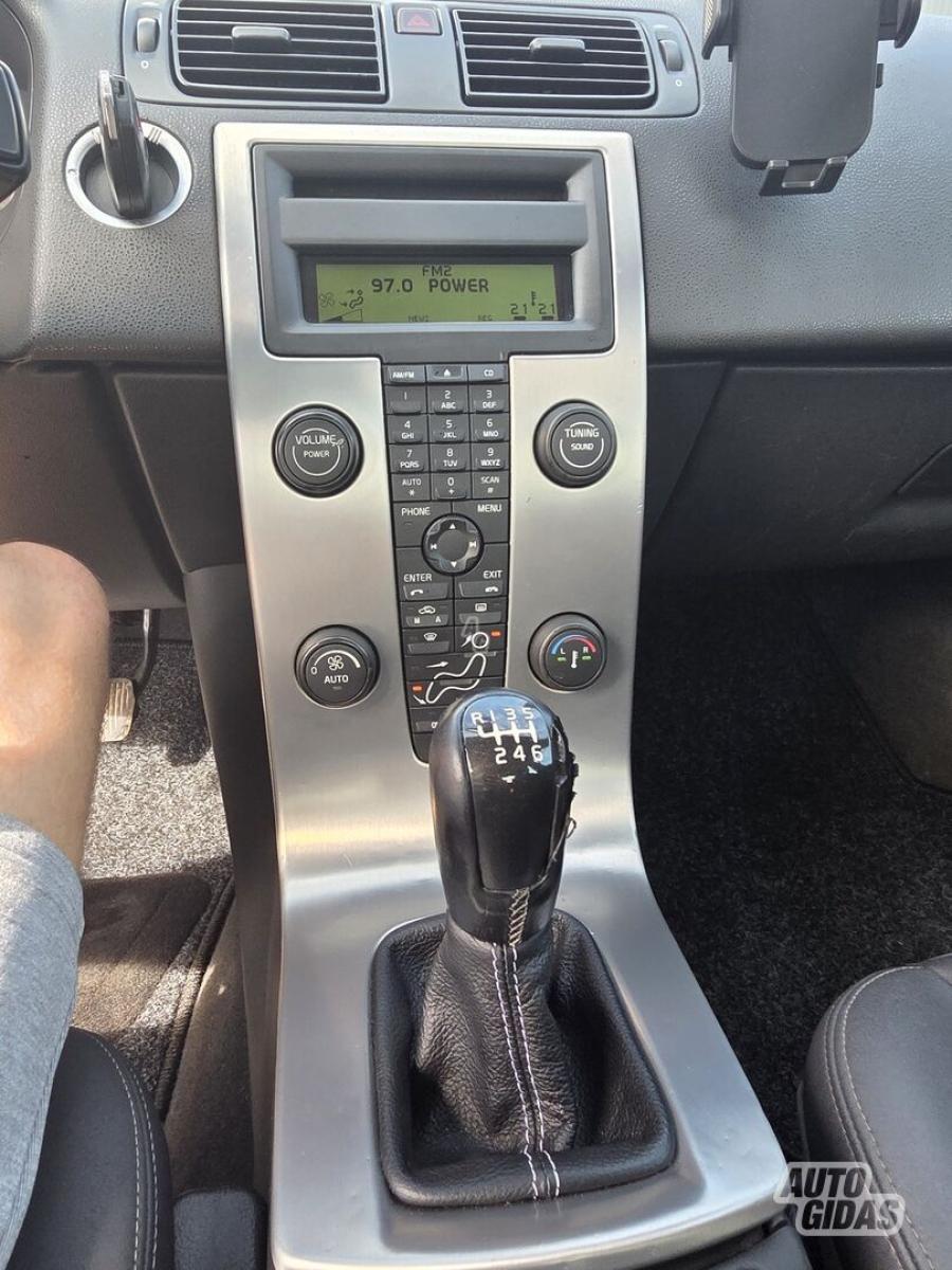 Volvo S40 2005 in Klaipeda, with an engine capacity of 2.00 L and mileage of 354 thousand km for 1650 €, photo 33 on AUTOMOTO.COM.LV
