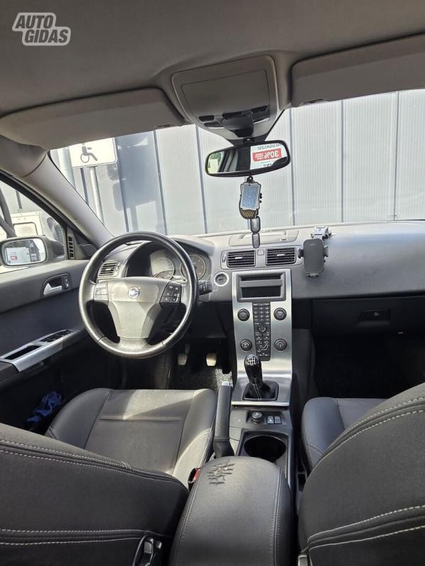 Volvo S40 2005 in Klaipeda, with an engine capacity of 2.00 L and mileage of 354 thousand km for 1650 €, photo 11 on AUTOMOTO.COM.LV