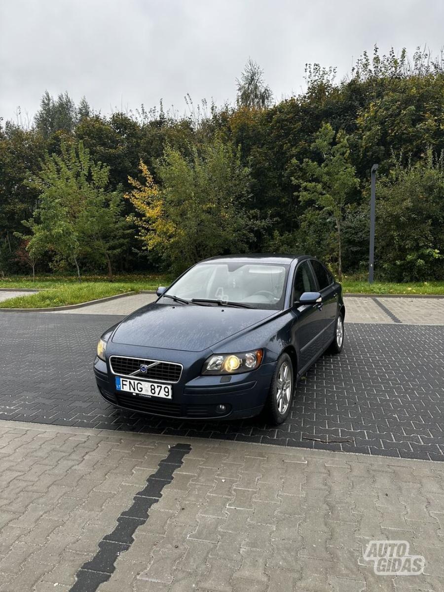 Volvo S40 2005 Jurbarkas, ar dzinēja tilpumu 2.00 L un nobraukumu 352 tūkst. km par 1300 €, foto 1 vietnē AUTOMOTO.COM.LV
