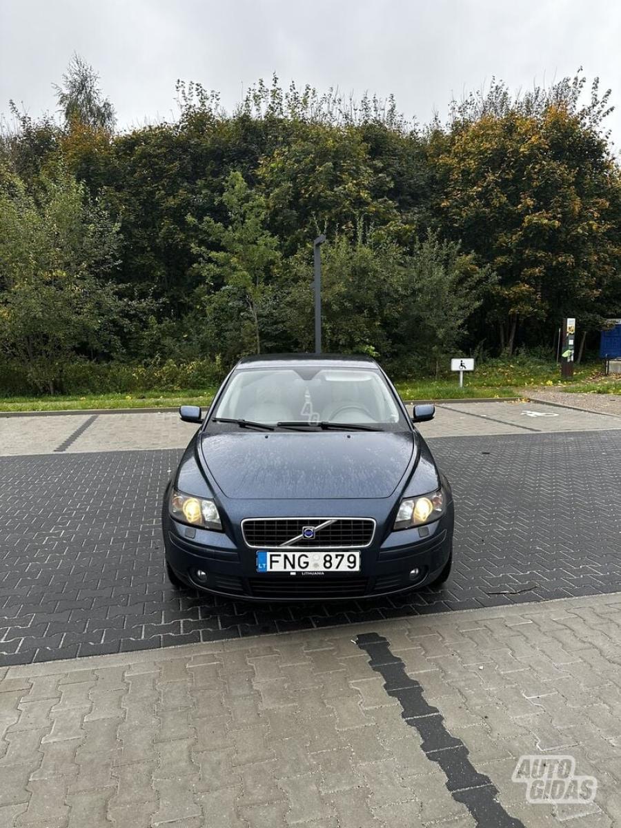 Volvo S40 2005 Jurbarkas, ar dzinēja tilpumu 2.00 L un nobraukumu 352 tūkst. km par 1300 €, foto 3 vietnē AUTOMOTO.COM.LV