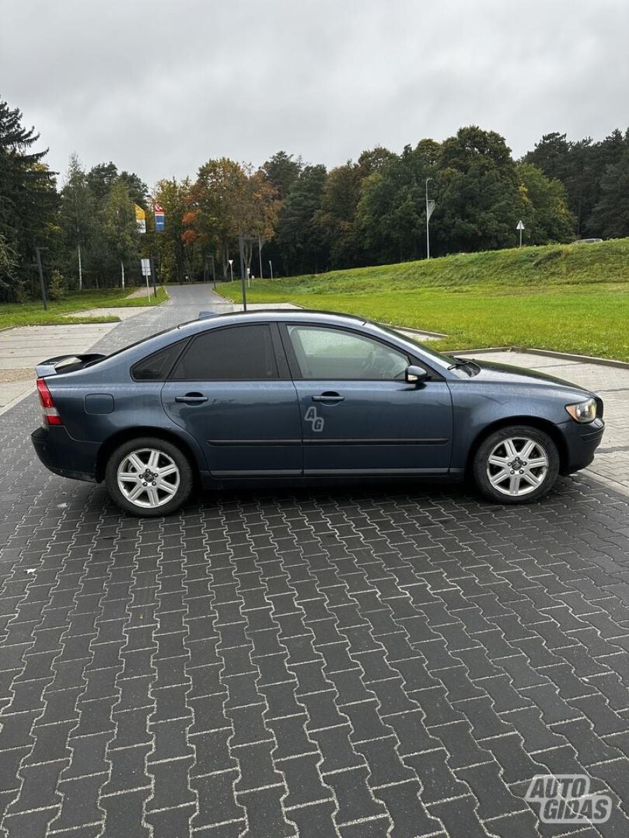 Volvo S40 2005 Jurbarkas, ar dzinēja tilpumu 2.00 L un nobraukumu 352 tūkst. km par 1300 €, foto 5 vietnē AUTOMOTO.COM.LV