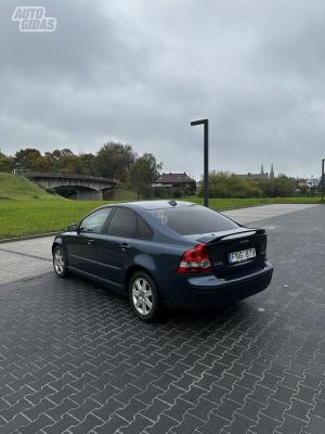 Volvo S40 2005 Jurbarkas, ar dzinēja tilpumu 2.00 L un nobraukumu 352 tūkst. km par 1300 €, foto 7 vietnē AUTOMOTO.COM.LV