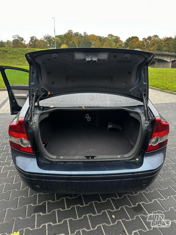 Volvo S40 2005 Jurbarkas, ar dzinēja tilpumu 2.00 L un nobraukumu 352 tūkst. km par 1300 €, foto 8 vietnē AUTOMOTO.COM.LV