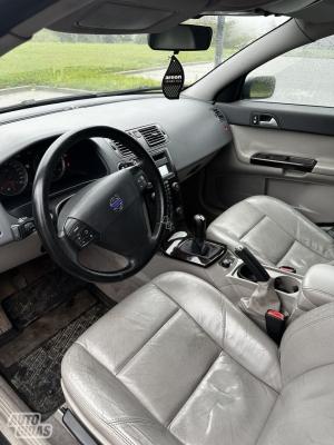 Volvo S40 2005 Jurbarkas, ar dzinēja tilpumu 2.00 L un nobraukumu 352 tūkst. km par 1300 €, foto 9 vietnē AUTOMOTO.COM.LV