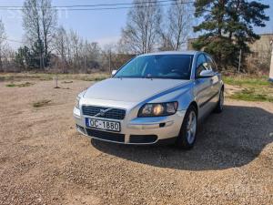 Volvo S40 2006 Rīga, ar dzinēja tilpumu 1.60 L un nobraukumu 255 tūkst. km par 2750 €, foto 4 vietnē AUTOMOTO.COM.LV
