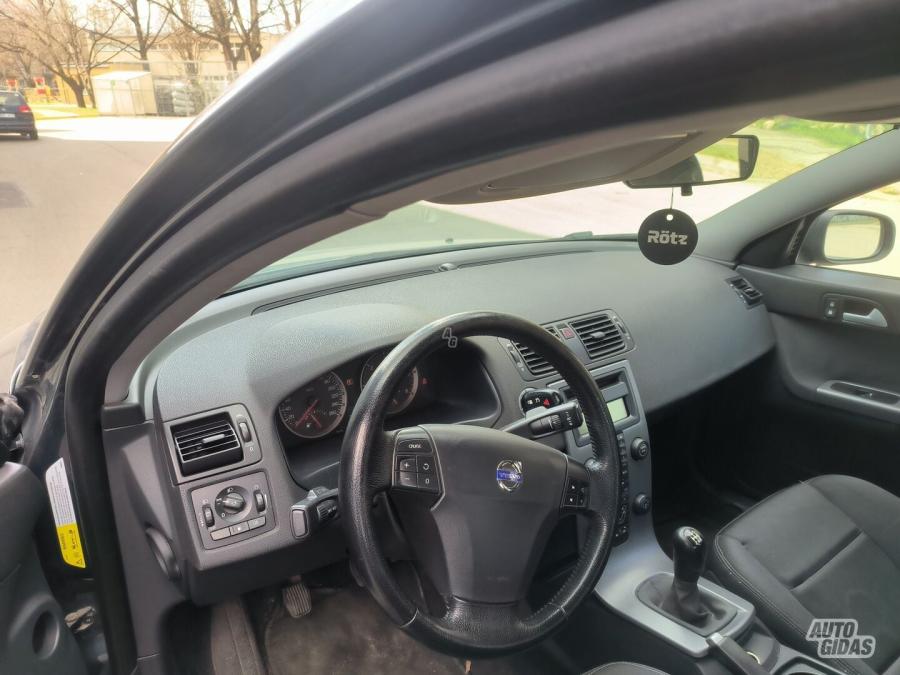 Volvo S40 2006 Kauņa, ar dzinēja tilpumu 1.60 L un nobraukumu 315 tūkst. km par 650 €, foto 8 vietnē AUTOMOTO.COM.LV
