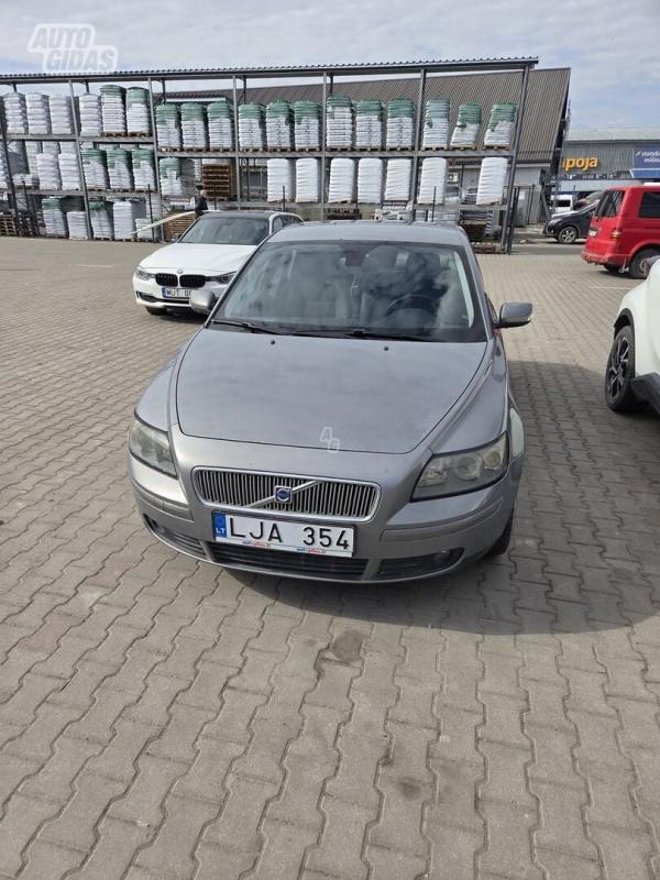 Volvo S40 2006 in Siauliai, with an engine capacity of 1.60 L and mileage of 314 thousand km for 800 €, photo 1 on AUTOMOTO.COM.LV