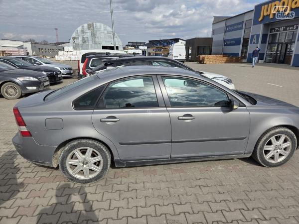 Volvo S40 2006 in Siauliai, with an engine capacity of 1.60 L and mileage of 314 thousand km for 800 €, photo 2 on AUTOMOTO.COM.LV