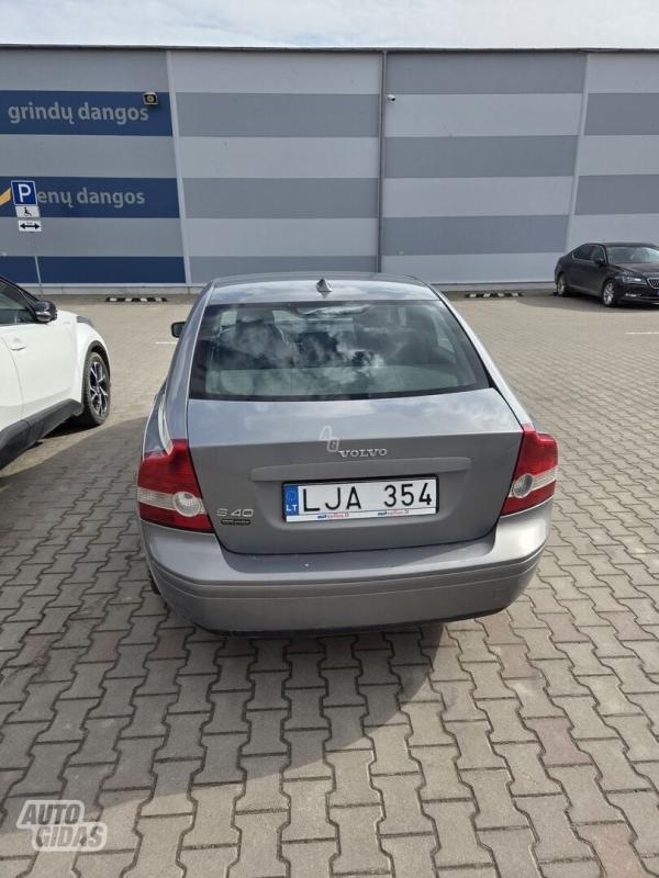 Volvo S40 2006 in Siauliai, with an engine capacity of 1.60 L and mileage of 314 thousand km for 800 €, photo 5 on AUTOMOTO.COM.LV