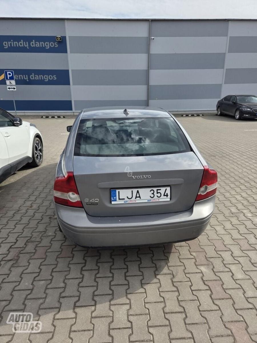 Volvo S40 2006 in Siauliai, with an engine capacity of 1.60 L and mileage of 314 thousand km for 800 €, photo 6 on AUTOMOTO.COM.LV