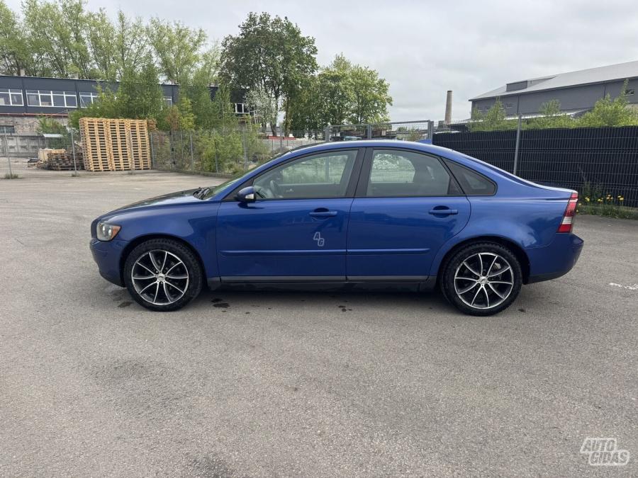 Volvo S40 2006 in Siauliai, with an engine capacity of 1.60 L and mileage of 308 thousand km for 1450 €, photo 6 on AUTOMOTO.COM.LV