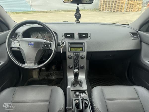 Volvo S40 2006 in Siauliai, with an engine capacity of 1.60 L and mileage of 308 thousand km for 1450 €, photo 8 on AUTOMOTO.COM.LV