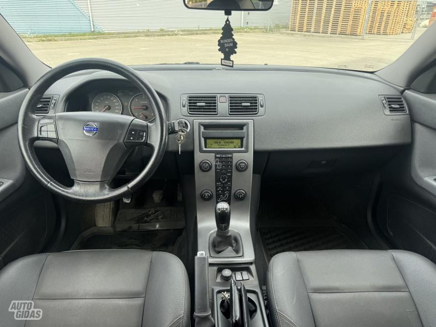 Volvo S40 2006 in Siauliai, with an engine capacity of 1.60 L and mileage of 308 thousand km for 1450 €, photo 9 on AUTOMOTO.COM.LV