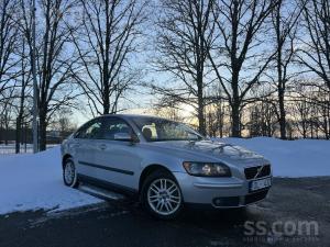 Volvo S40 2006 in Valmiera, with an engine capacity of 1.60 L and mileage of 307 thousand km for 1950 €, photo  on AUTOMOTO.COM.LV