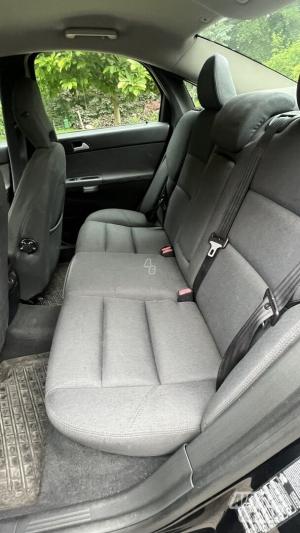 Volvo S40 2006 in Kaunas, with an engine capacity of 1.60 L and mileage of 242 thousand km for 2000 €, photo 6 on AUTOMOTO.COM.LV