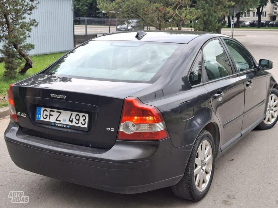 Volvo S40 2006 in Silute, with an engine capacity of 1.60 L and mileage of 267 thousand km for 1050 €, photo 4 on AUTOMOTO.COM.LV