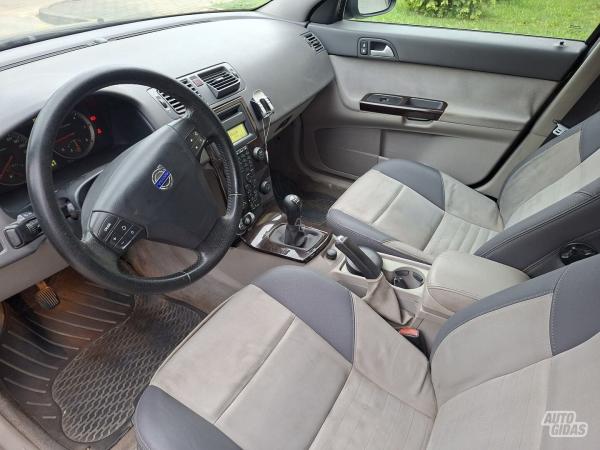 Volvo S40 2006 in Silute, with an engine capacity of 1.60 L and mileage of 267 thousand km for 1050 €, photo 5 on AUTOMOTO.COM.LV