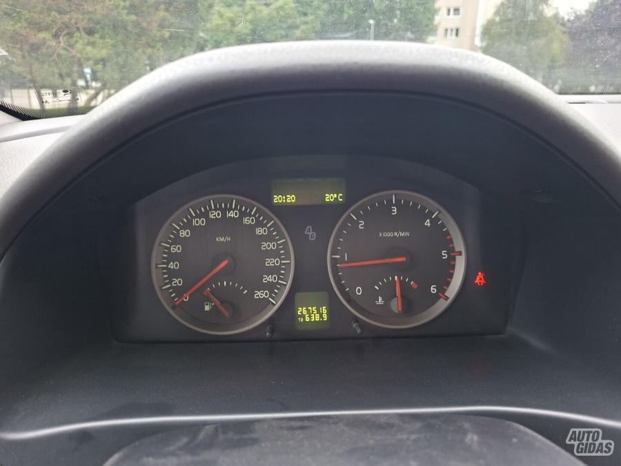 Volvo S40 2006 in Silute, with an engine capacity of 1.60 L and mileage of 267 thousand km for 1050 €, photo 8 on AUTOMOTO.COM.LV