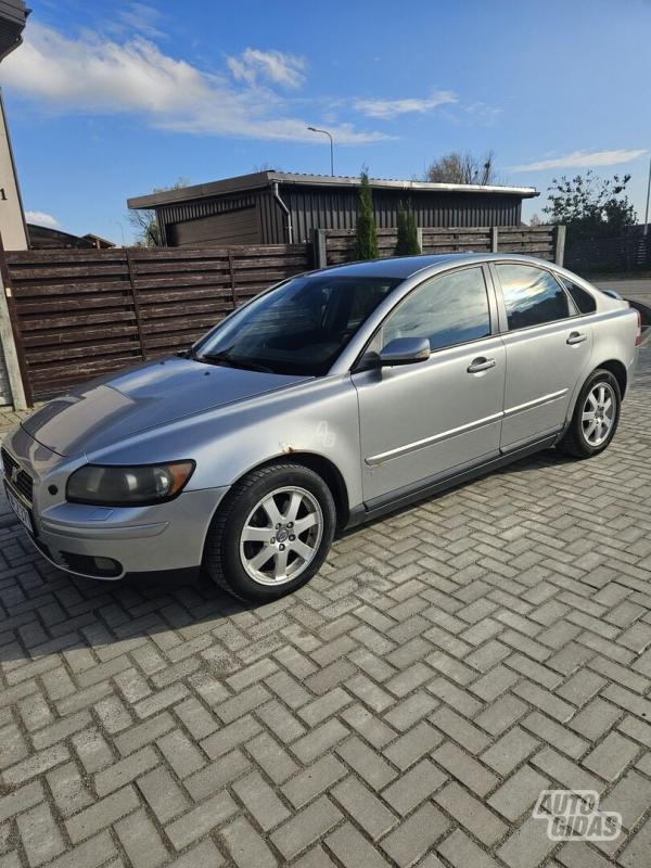 Volvo S40 2006 in Kaunas on AUTOMOTO.COM.LV Volvo S40 2006 in Kaunas, with an engine capacity of 2.00 L and mileage of 367 thousand km for 1000 €, photo 3 on AUTOMOTO.COM.LV