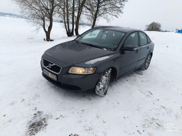 Volvo S40 2007 in Vievis, with an engine capacity of 1.60 L and mileage of 374 thousand km for 1100 €, photo 1 on AUTOMOTO.COM.LV