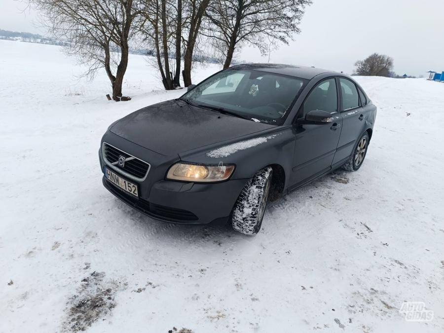 Volvo S40 2007 in Vievis, with an engine capacity of 1.60 L and mileage of 374 thousand km for 1100 €, photo 1 on AUTOMOTO.COM.LV