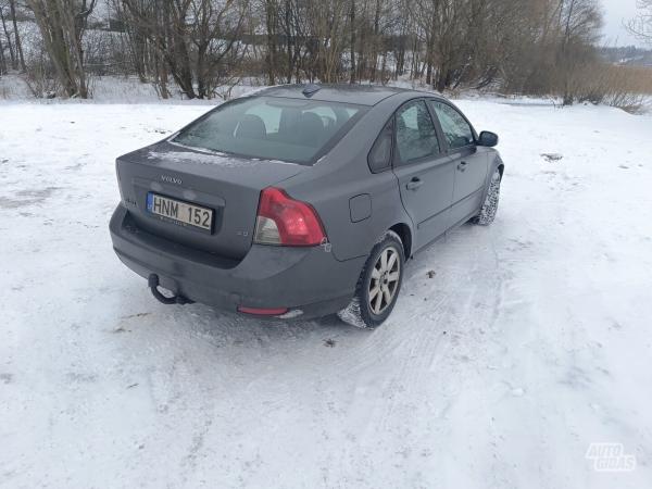 Volvo S40 2007 in Vievis, with an engine capacity of 1.60 L and mileage of 374 thousand km for 1100 €, photo 3 on AUTOMOTO.COM.LV