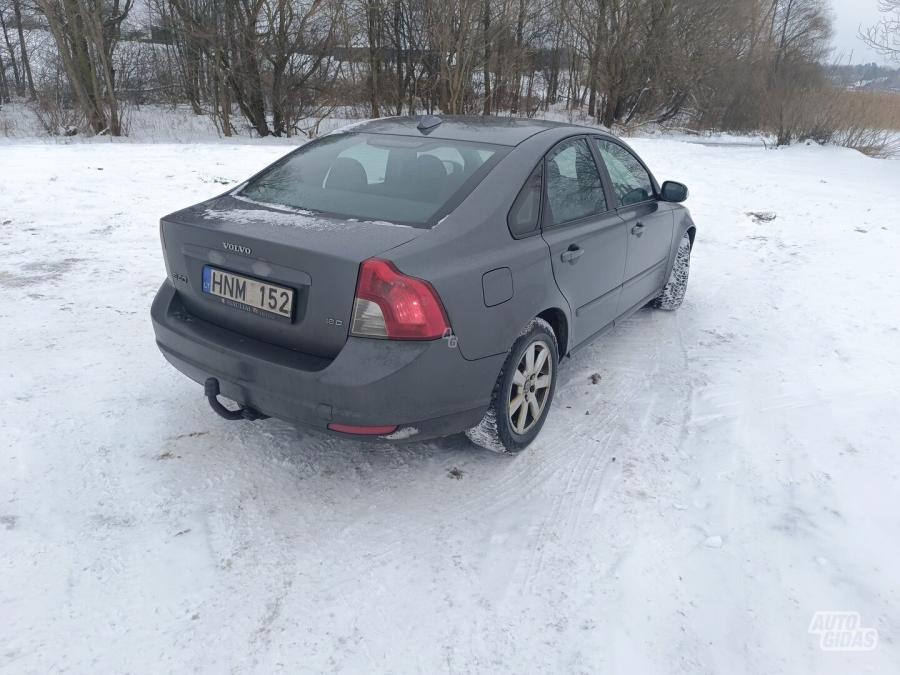 Volvo S40 2007 in Vievis, with an engine capacity of 1.60 L and mileage of 374 thousand km for 1100 €, photo 3 on AUTOMOTO.COM.LV