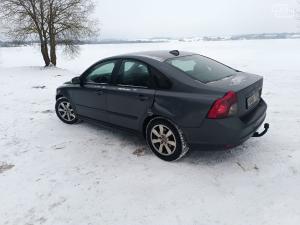 Volvo S40 2007 in Vievis, with an engine capacity of 1.60 L and mileage of 374 thousand km for 1100 €, photo 4 on AUTOMOTO.COM.LV