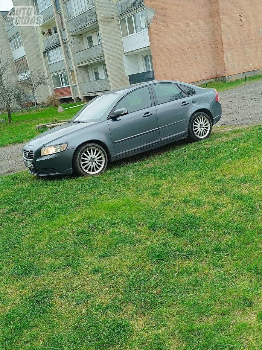 Volvo S40 2007 in Vievis, with an engine capacity of 1.60 L and mileage of 374 thousand km for 1100 €, photo 7 on AUTOMOTO.COM.LV