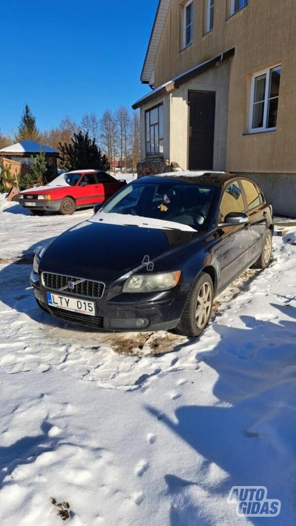 Volvo S40 2007 in Vievis, with an engine capacity of 1.60 L and mileage of 342 thousand km for 1000 €, photo 1 on AUTOMOTO.COM.LV