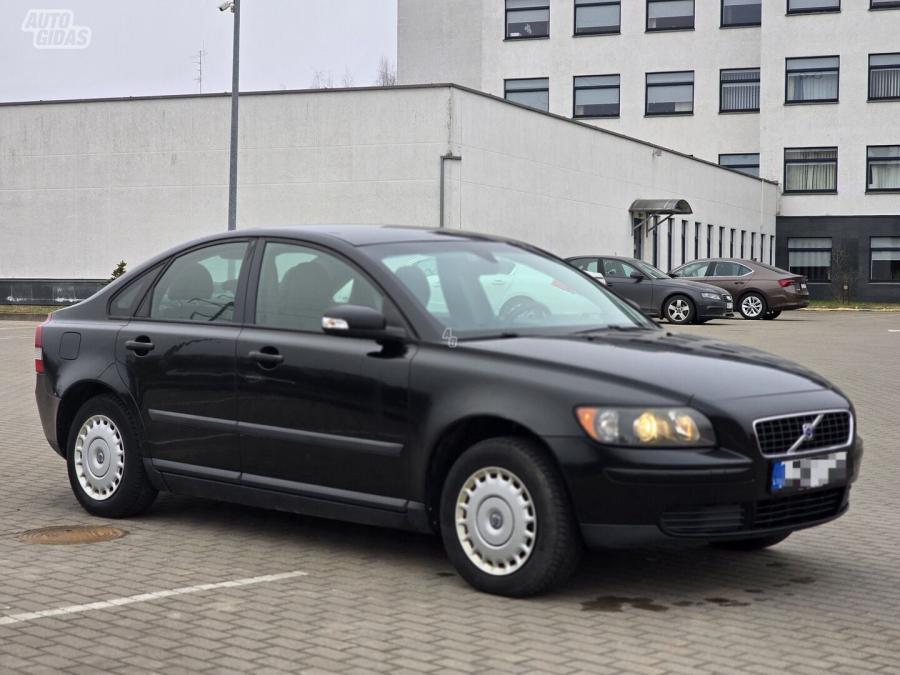 Volvo S40 2007 in Vilnius, with an engine capacity of 1.60 L and mileage of 264 thousand km for 1100 €, photo 3 on AUTOMOTO.COM.LV