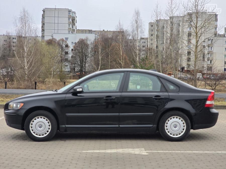 Volvo S40 2007 in Vilnius, with an engine capacity of 1.60 L and mileage of 264 thousand km for 1100 €, photo 4 on AUTOMOTO.COM.LV