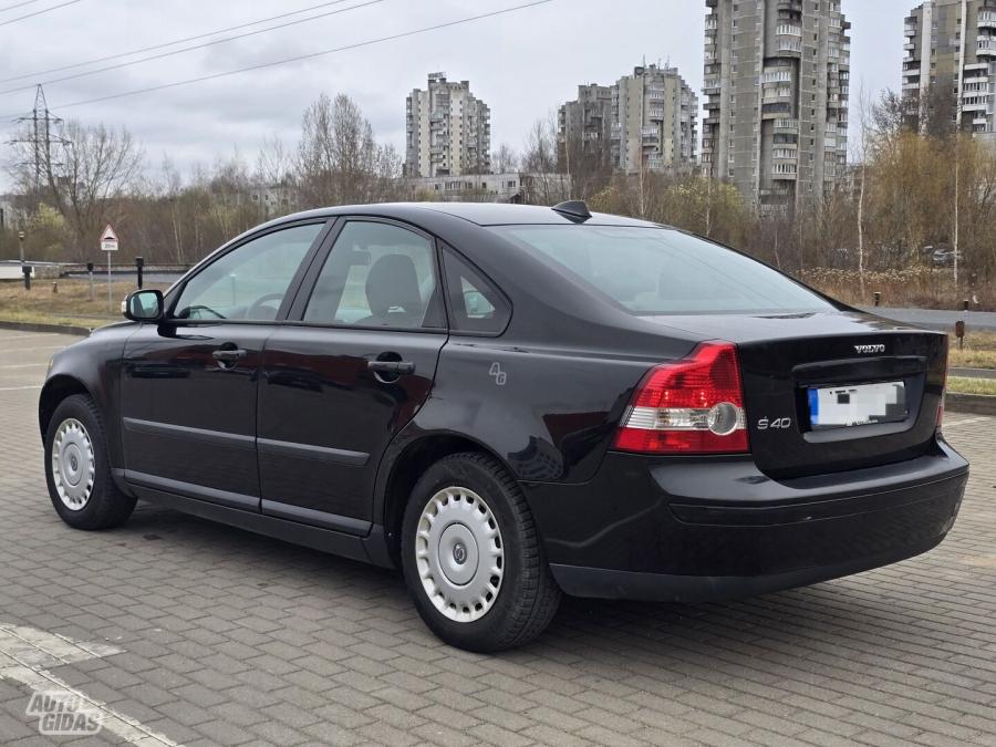 Volvo S40 2007 in Vilnius, with an engine capacity of 1.60 L and mileage of 264 thousand km for 1100 €, photo 6 on AUTOMOTO.COM.LV