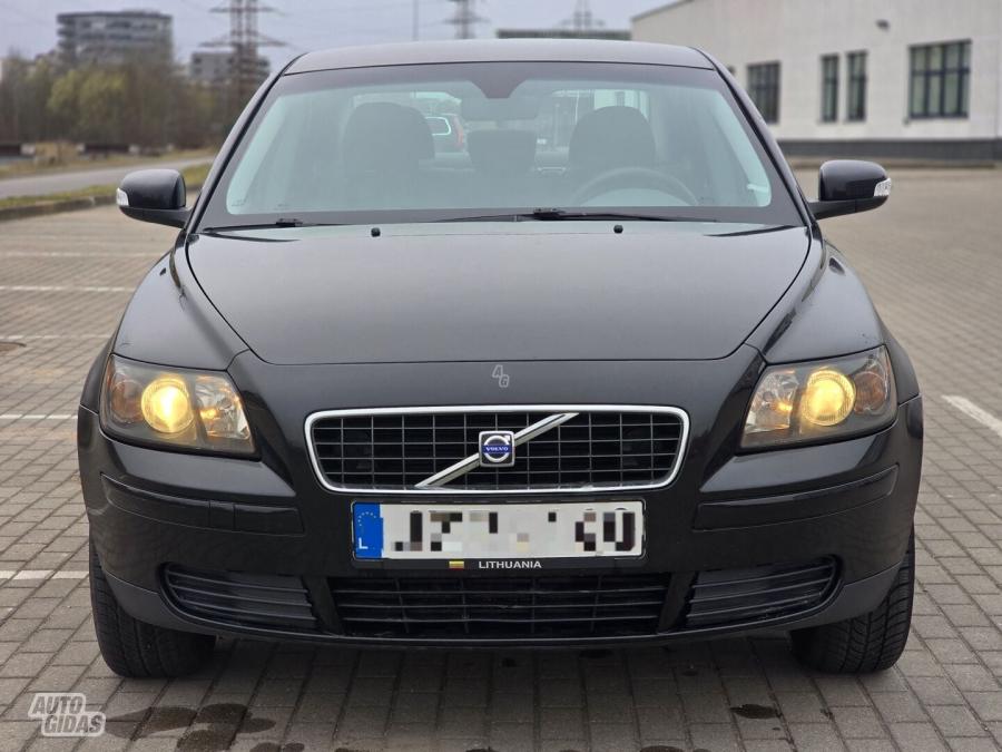 Volvo S40 2007 in Vilnius, with an engine capacity of 1.60 L and mileage of 264 thousand km for 1100 €, photo 8 on AUTOMOTO.COM.LV