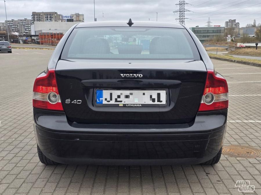 Volvo S40 2007 in Vilnius, with an engine capacity of 1.60 L and mileage of 264 thousand km for 1100 €, photo 9 on AUTOMOTO.COM.LV