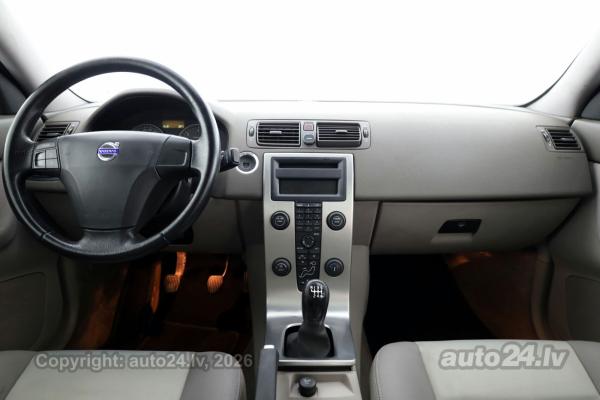 Volvo S40 2007 in Tallinn, with an engine capacity of 2.00 L and mileage of 330 thousand km for 1499 €, photo 5 on AUTOMOTO.COM.LV