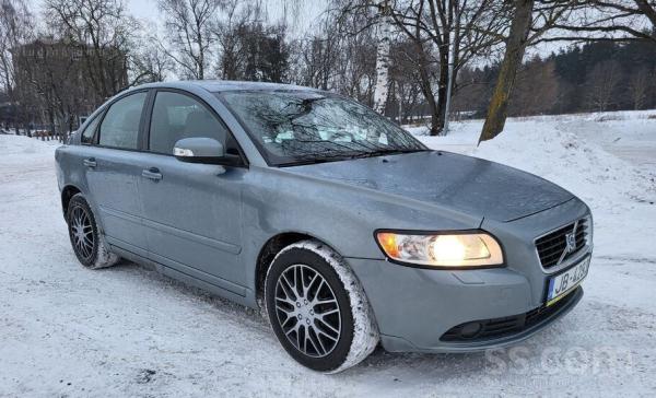 Volvo S40 2008 Rīga, ar dzinēja tilpumu 2.00 L un nobraukumu 250 tūkst. km par 1750 €, foto 3 vietnē AUTOMOTO.COM.LV
