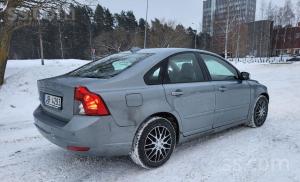 Volvo S40 2008 in Riga, with an engine capacity of 2.00 L and mileage of 250 thousand km for 1750 €, photo 4 on AUTOMOTO.COM.LV
