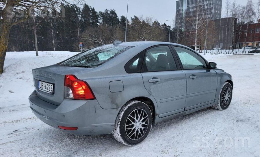 Volvo S40 2008 in Riga, with an engine capacity of 2.00 L and mileage of 250 thousand km for 1750 €, photo 4 on AUTOMOTO.COM.LV