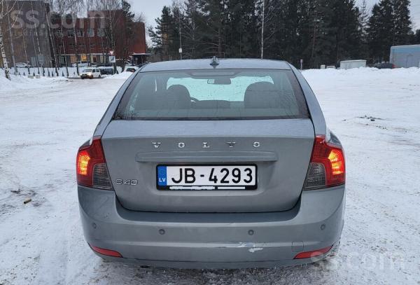 Volvo S40 2008 Rīga, ar dzinēja tilpumu 2.00 L un nobraukumu 250 tūkst. km par 1750 €, foto 5 vietnē AUTOMOTO.COM.LV