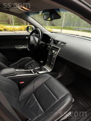 Volvo S40 2008 in Saldus, with an engine capacity of 1.60 L and mileage of 170 thousand km for 2500 €, photo 8 on AUTOMOTO.COM.LV