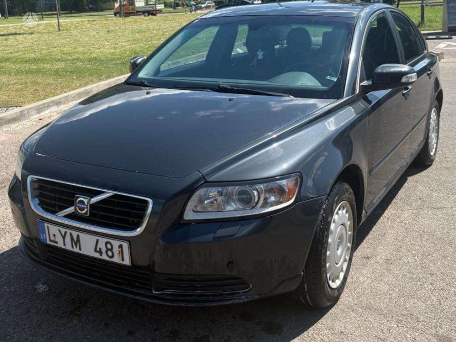 Volvo S40 2008 in Kaunas, with an engine capacity of 1.56 L and mileage of 441 thousand km for 2500 €, photo 1 on AUTOMOTO.COM.LV