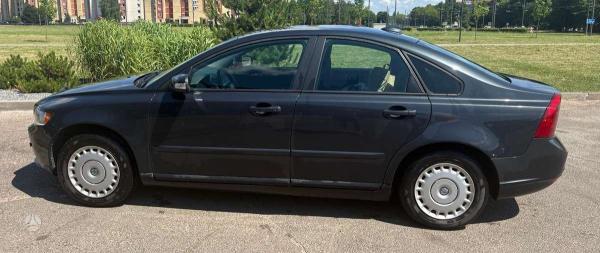 Volvo S40 2008 in Kaunas, with an engine capacity of 1.56 L and mileage of 441 thousand km for 2500 €, photo 2 on AUTOMOTO.COM.LV