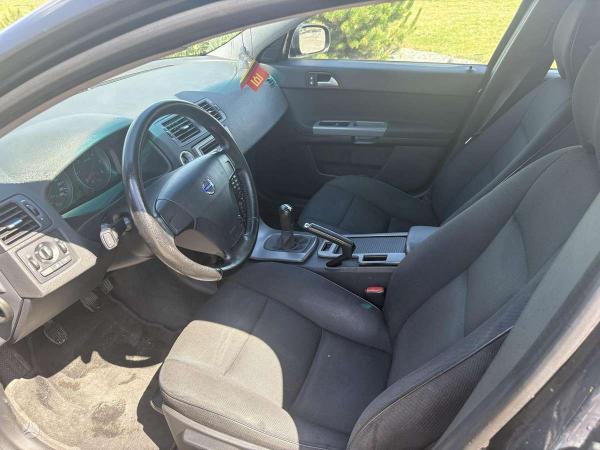 Volvo S40 2008 in Kaunas, with an engine capacity of 1.56 L and mileage of 441 thousand km for 2500 €, photo 4 on AUTOMOTO.COM.LV